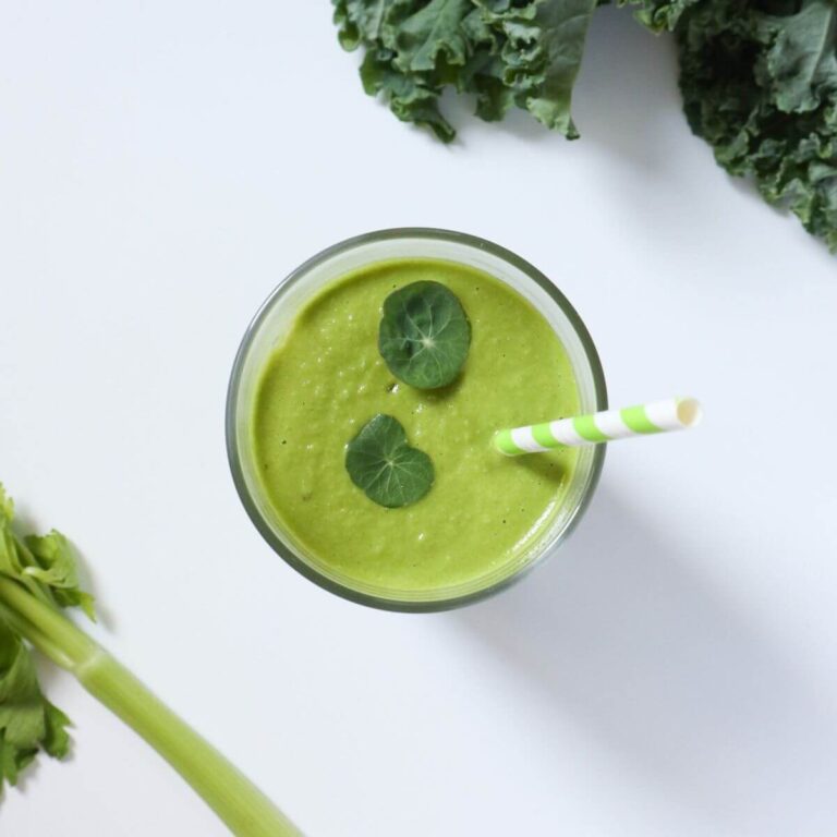 Delicious 5-Minute Green Kale Spinach Smoothie - Creative Nourish